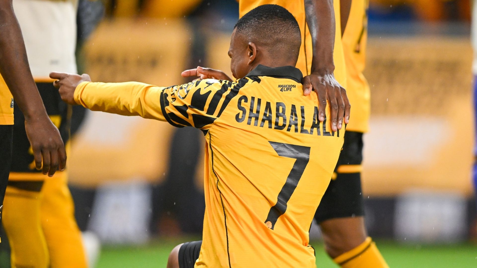 Mduduzi Shabalala, Yanela Mbuthuma and Siviwe Magidigidi dominate the PSL Team of the Week as ...